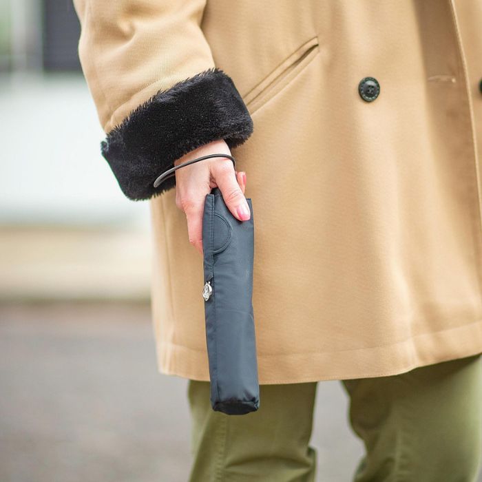 Fulton Open and Close Superslim Umbrella | Umbrellas.co.uk